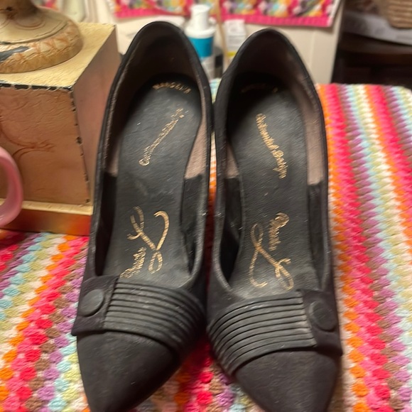 Head Over Heels | Shoes | Very Cute Small Velvet Heels | Poshmark